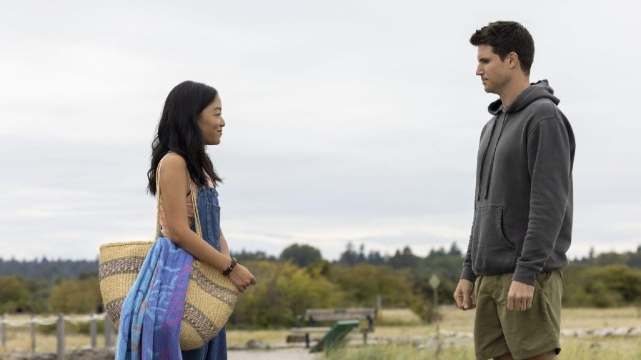 O Robbie Amell και η Andrea Bang πρωταγωνιστούν στη ρομαντική ταινία ...